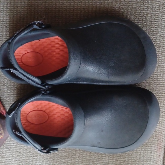 CROCS | Shoes | Crocs Bistro Pro Literide Slip Resistant Work Clog ...